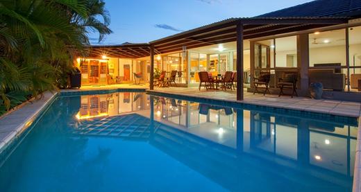 British Expat Pays 10K to Rent a Private Pool During Coronavirus Lockdown