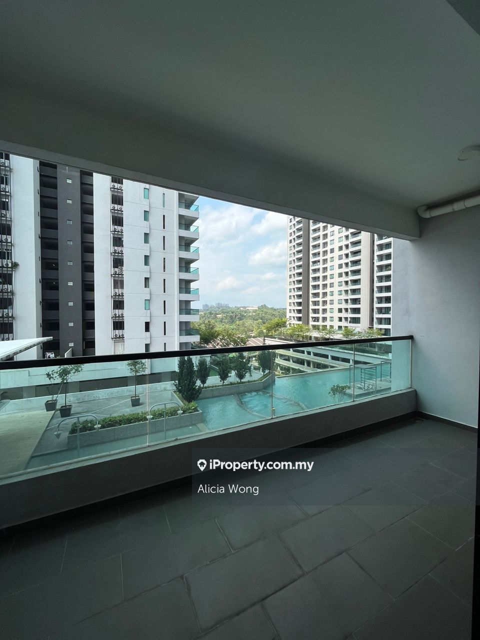 Paragon 3 Corner lot Condominium 3 bedrooms for rent in Seri Kembangan ...