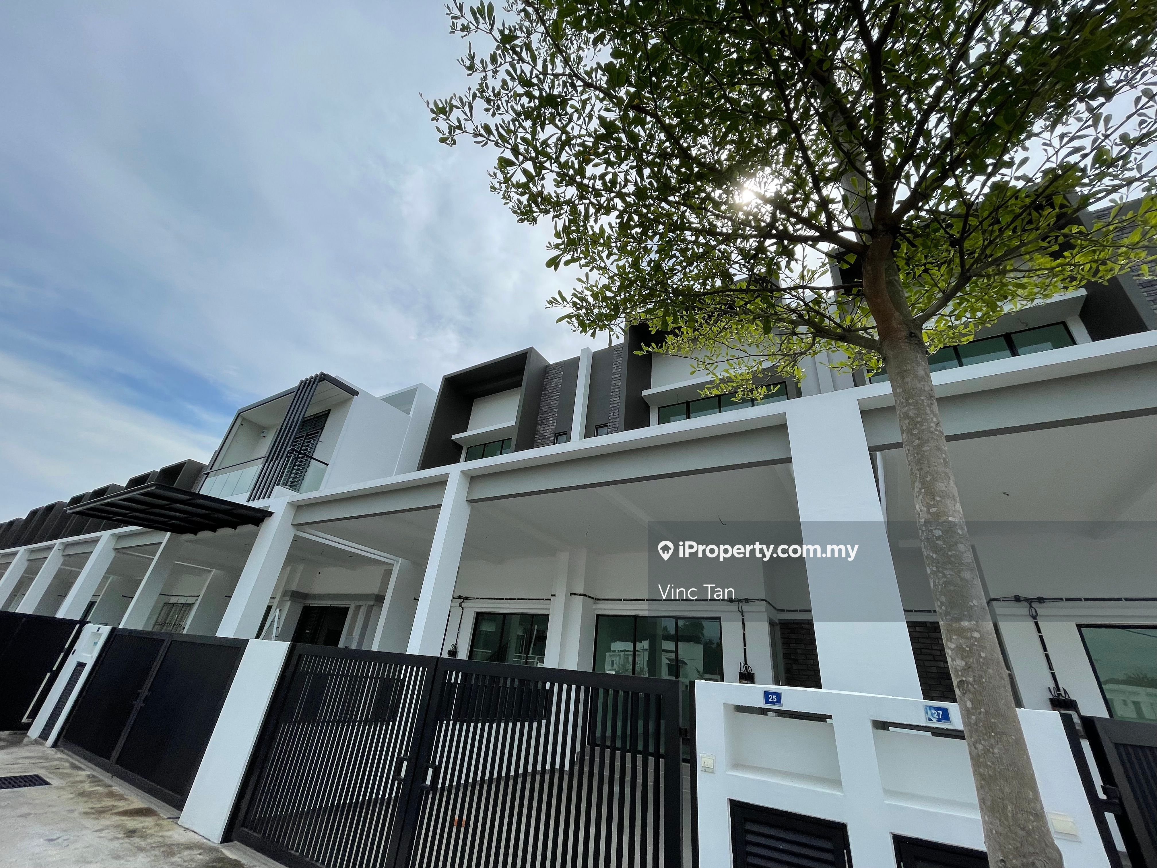 FREEHOLD! 2.5 Storey Taman Bukit Cheng, near TESCO, Cheng Intermediate ...