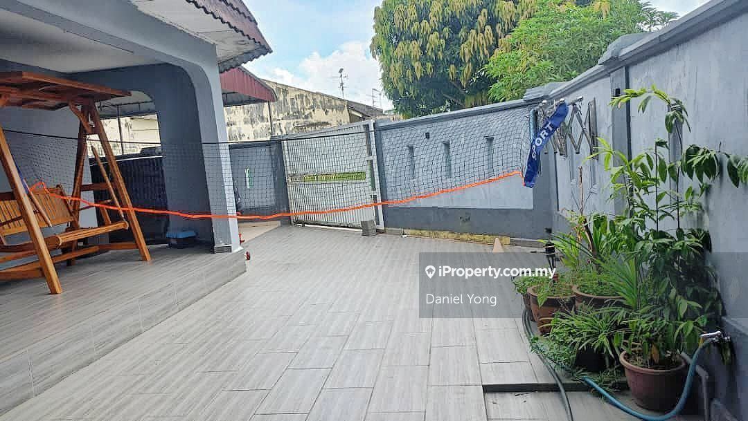 Jalan riang taman gembira corner lot single storey, Tampoi 1-sty ...