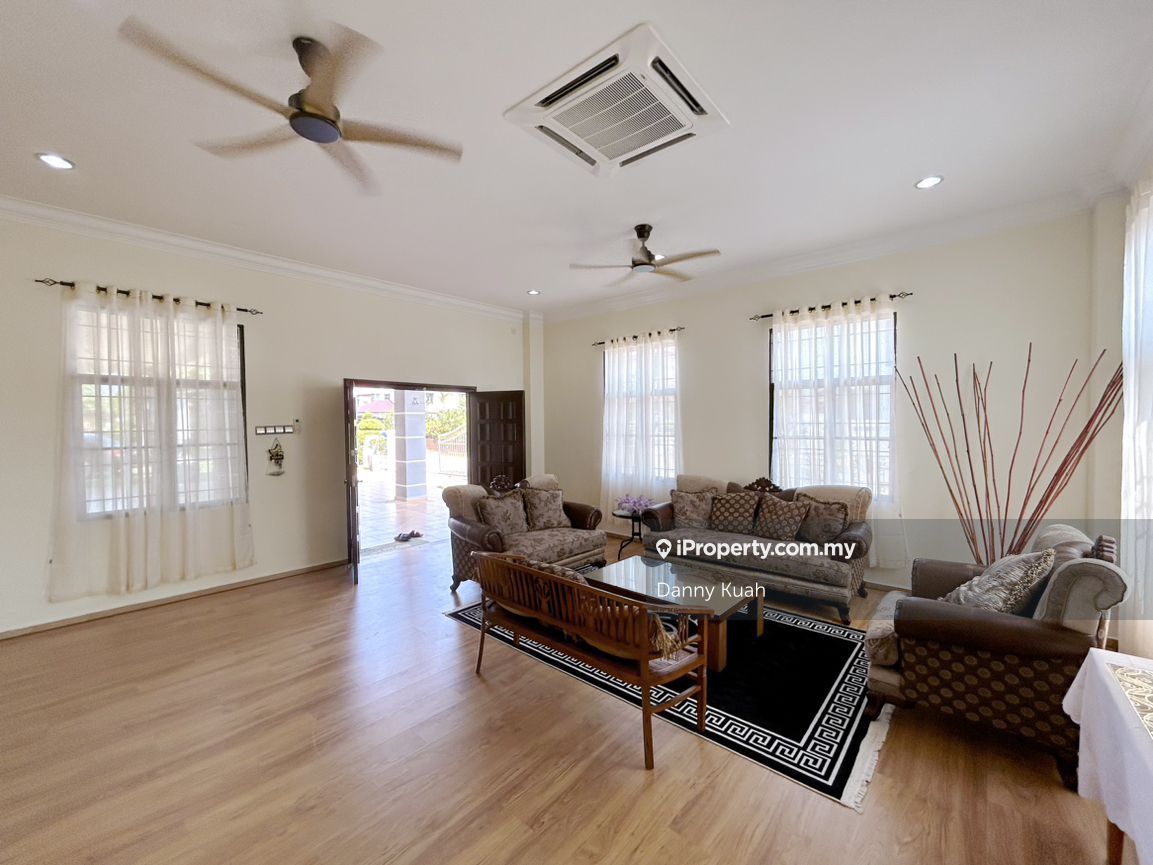 Taman Melaka Perdana Resort, Bukit Katil Corner lot Bungalow 7+1 ...