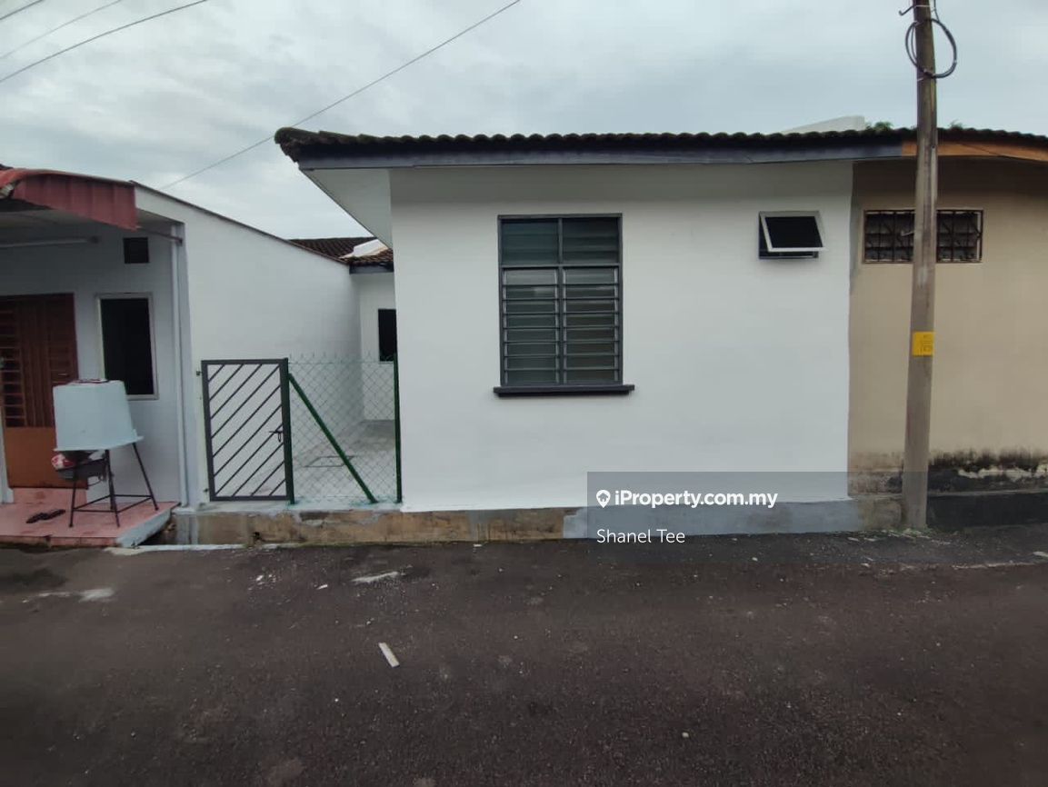 Taman puteri, Kluang Intermediate 1-sty Terrace/Link House 3 bedrooms ...