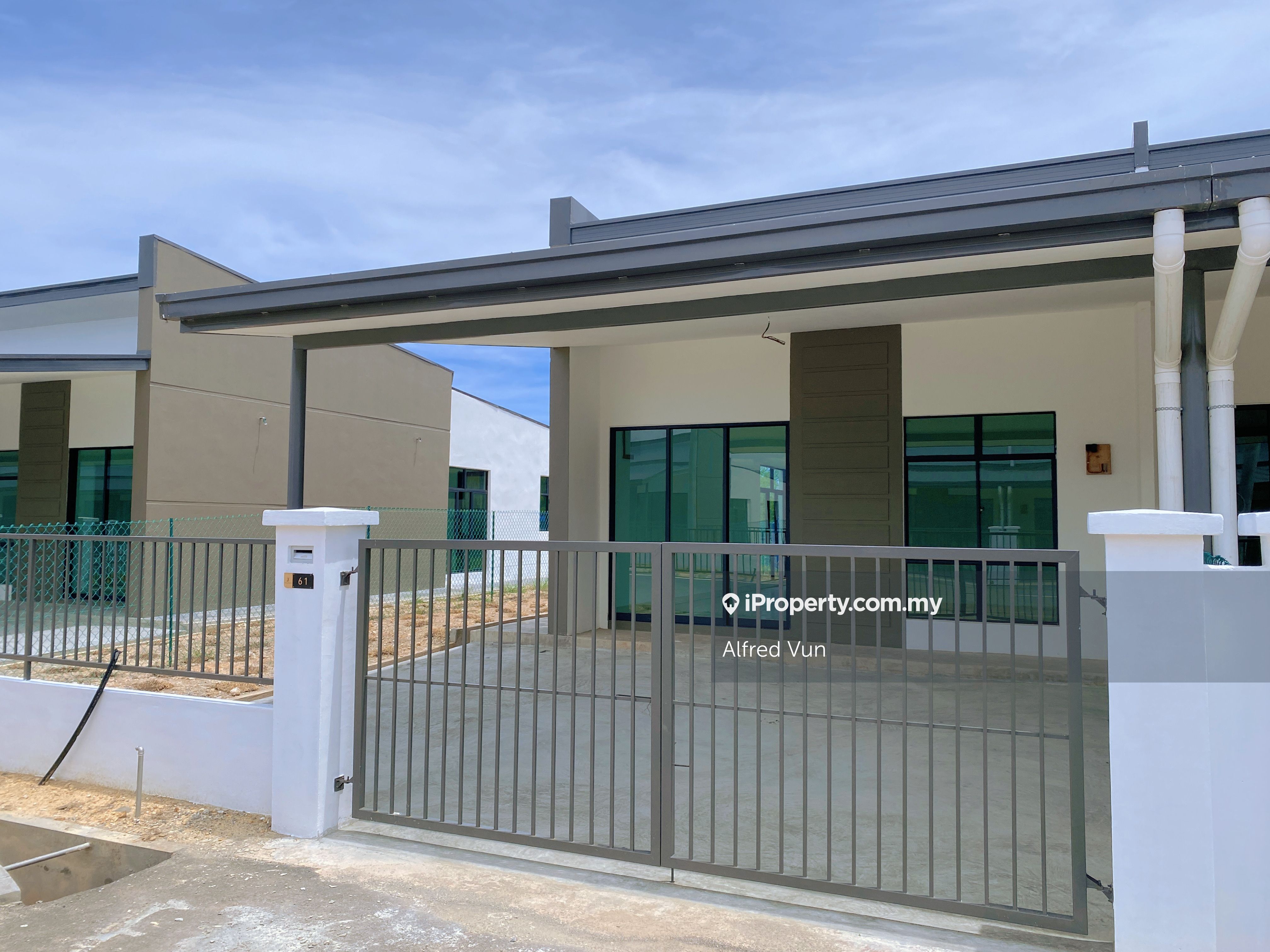 Kinarut, 1 Storey Terrace : Taman Jelita Beringgis, Kota Kinabalu for ...