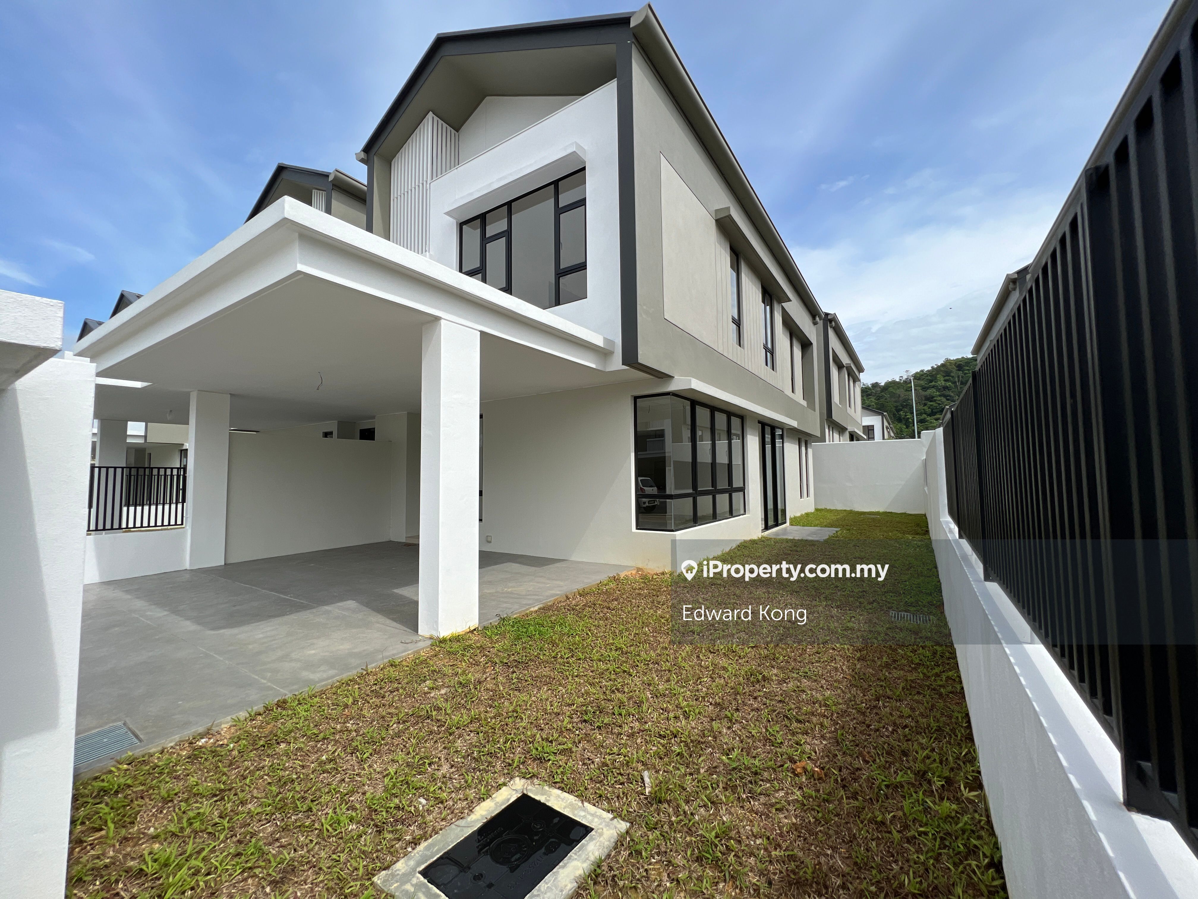 Kota Emerald , Rawang Corner lot Semi-detached House 4+1 bedrooms for ...