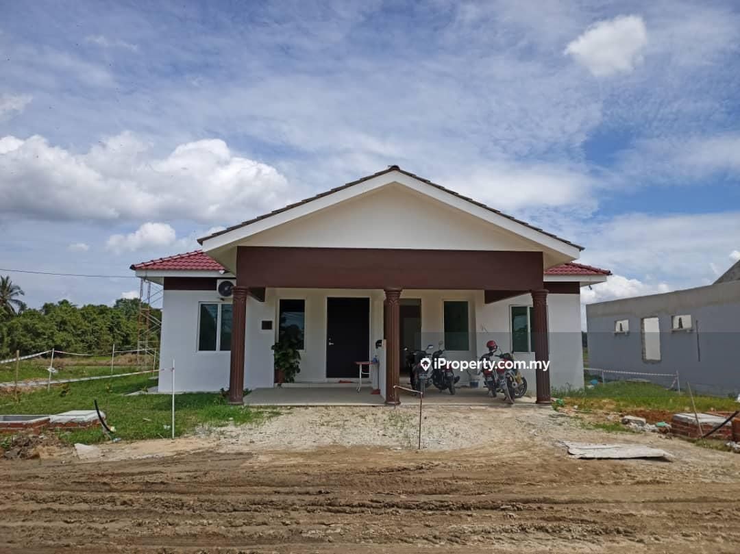 Rumah Berkembar 1 Tingkat di Parit Buntar, Parit Buntar Semi-detached ...