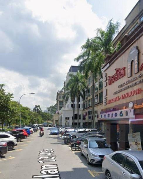 Shop Office for sale at ROI 4.66% 6-Storeys Corner Shop Lot For Sale at ...