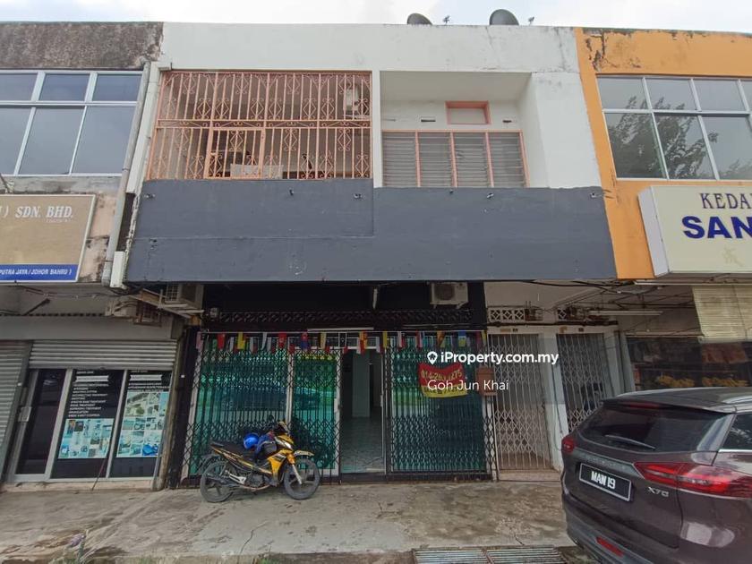 Shop for rent at Shop Lot Ready Glass Door @ Same row with HLB Melaka ...