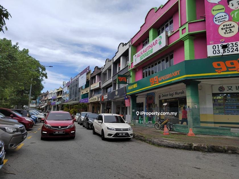 Shop for rent at Shah Alam Seksyen 13 main road same row hospital umra ...