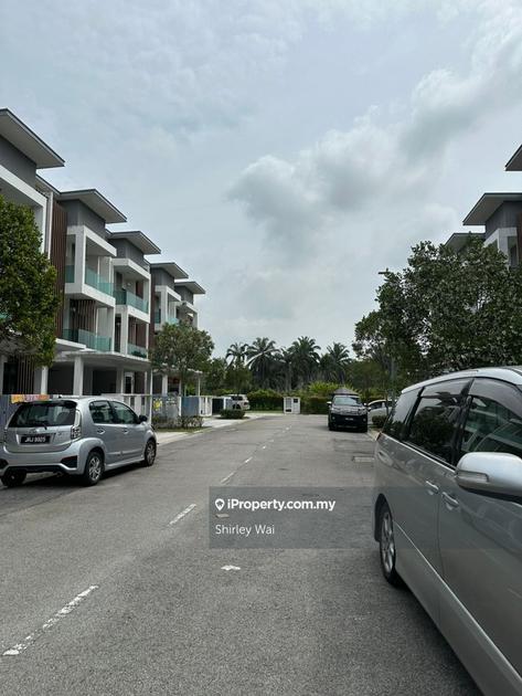 3-sty Terrace/Link House for sale at Reflexion pool villa@Nusaputra ...