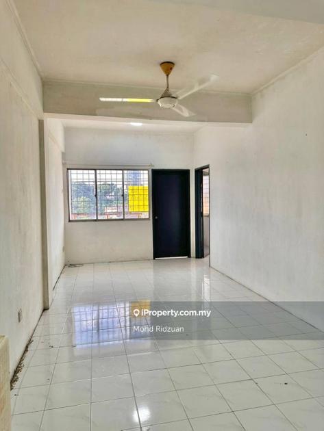 Apartment for sale at Putra Ria Apartment - RM 200,000 | iProperty Malaysia