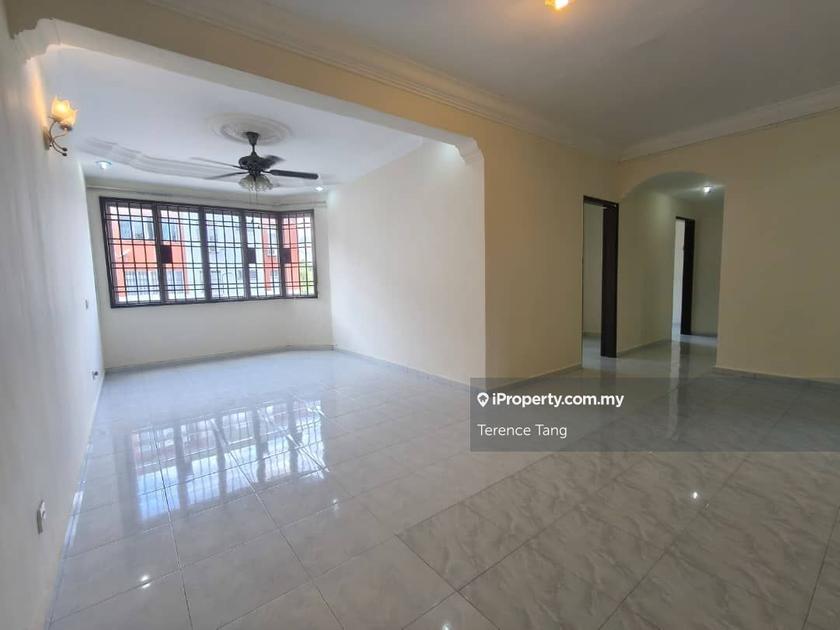 Apartment for sale at Sri Putra Apartment - RM 220,000 | iProperty Malaysia