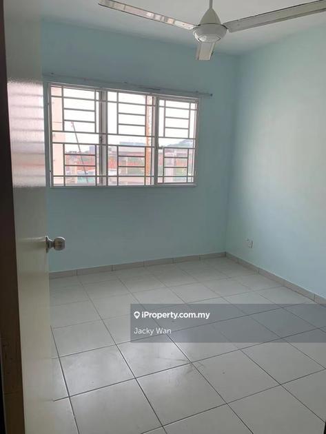 Apartment for sale at Manda'rina Court - RM 300,000 | iProperty Malaysia
