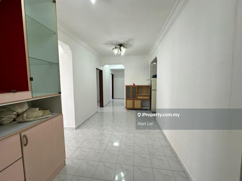 Apartment for sale at Sri Putra Apartment - RM 240,000 | iProperty Malaysia