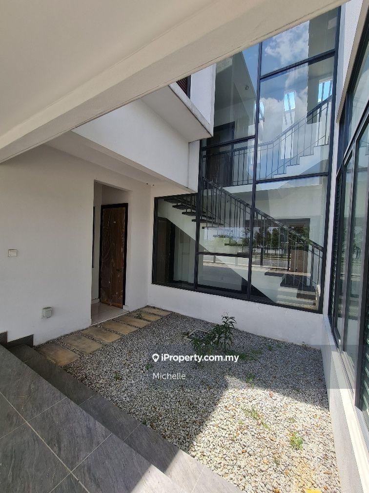 Rumah Berkembar untuk Dijual di Elmina, Shah Alam oleh Michelle