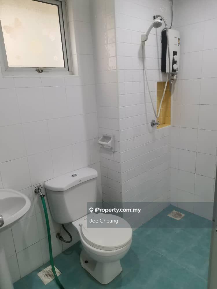 Residensi Servis untuk Disewa di Metropolitan Square oleh Joe Cheang
