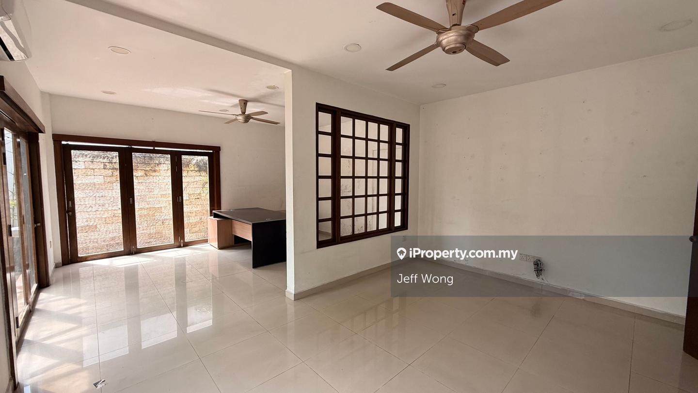 Bungalow House for Sale in Usj 5, Subang Jaya by Jeff Wong