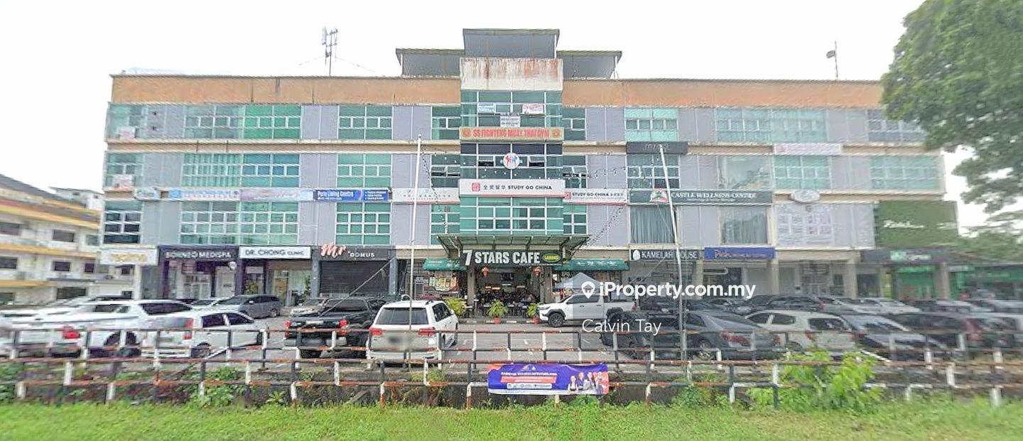 Kedai untuk Dijual di Laksamana Cheng Ho, Kuching oleh Calvin Tay