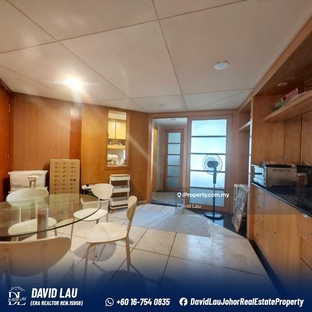 Condominium for Sale in The Straits View Condominium by David Lau