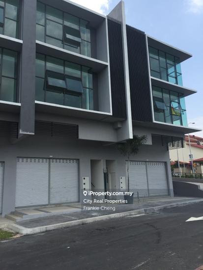 Shop for Sale in Bukit Serdang, Seri Kembangan by Frankie Cheng