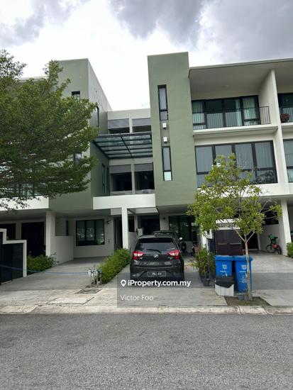 Townhouse for Sale in Shah Alam, Selangor by Victor Foo