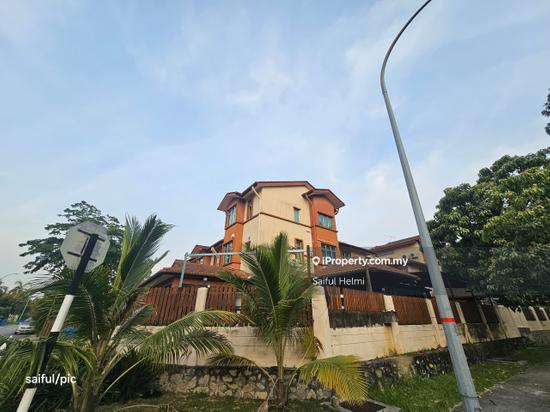 2.5-storey Terraced House for Sale in Shah Alam, Selangor by Saiful Helmi