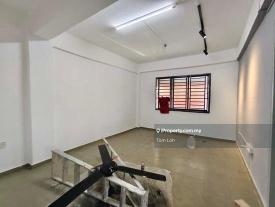 Flat for Sale in Flat Temenggong by Tom Loh