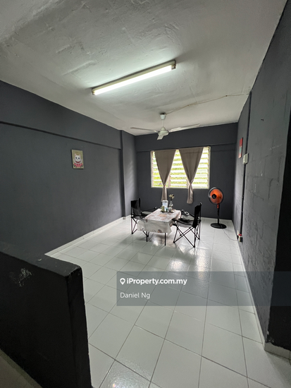 Flat for Sale in Segar Ria by Daniel Ng